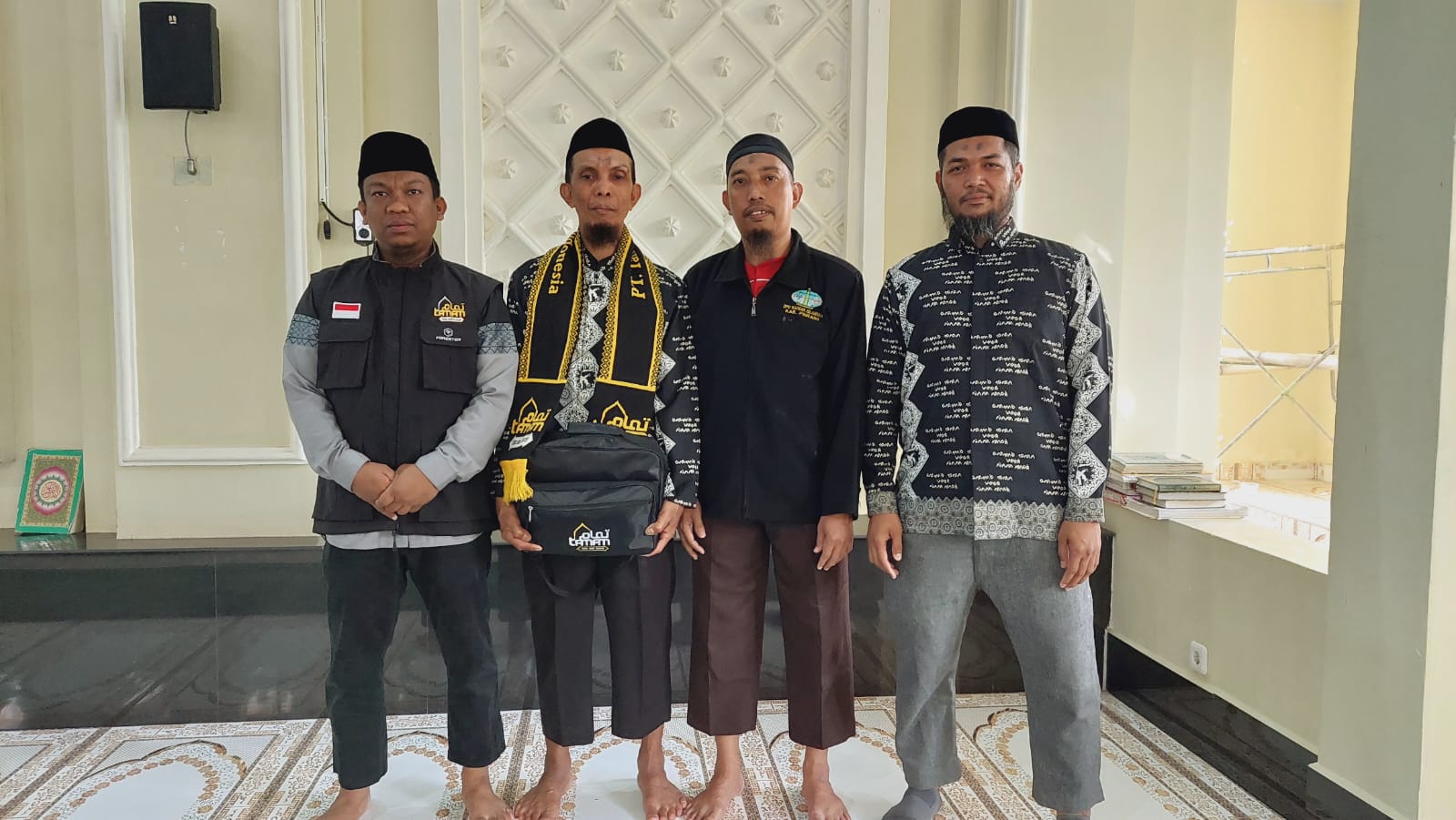 Dai Berprestasi dari Pinrang Berangkat Umrah, Hadiah dari Tamam Travel ...
